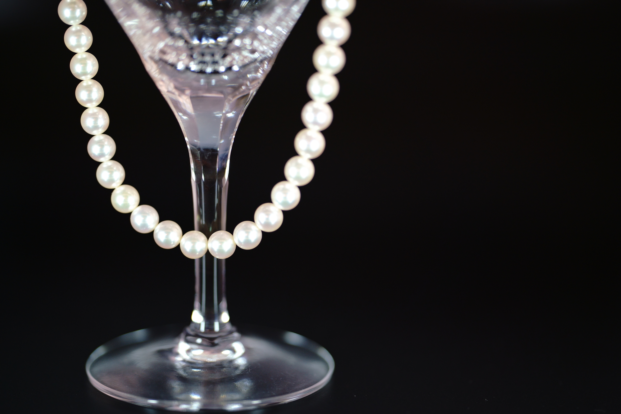 葬式で真珠をつけなくてもいい？種類・選び方・マナーを解説！ | 感謝のお葬式